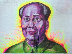 The artist is present. Can you see him?