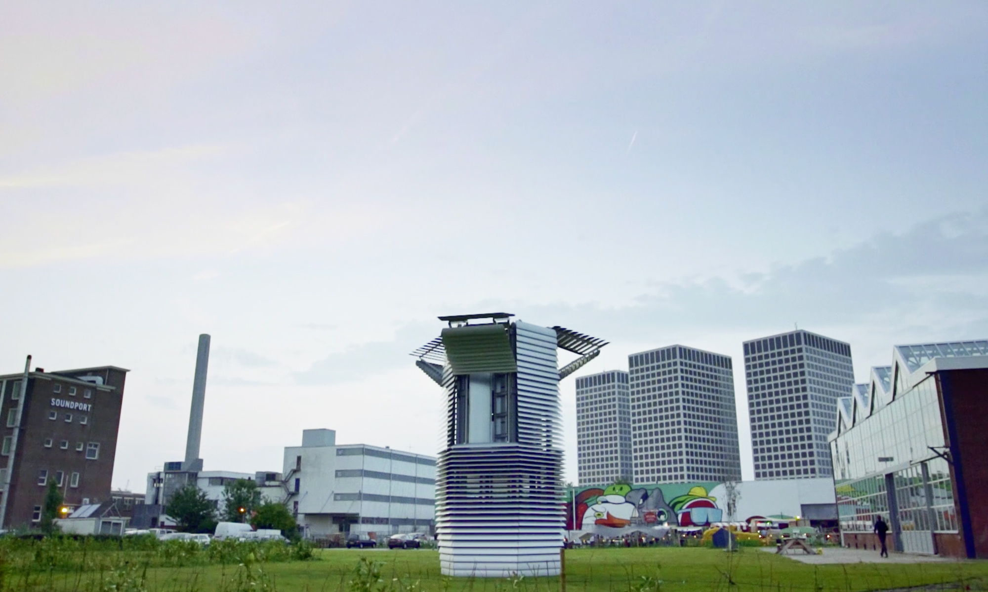 This tower sucks up smog and turns it into diamonds