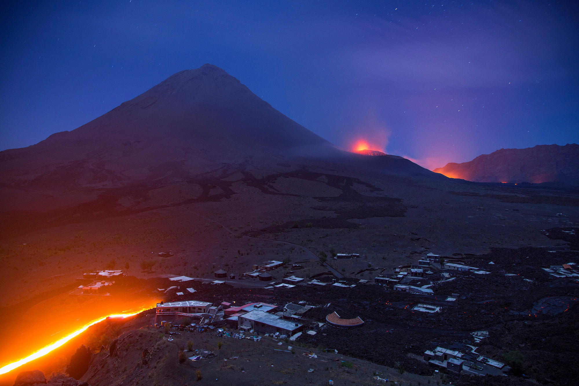 Photo gallery: Who in the world would live next to an active volcano ...