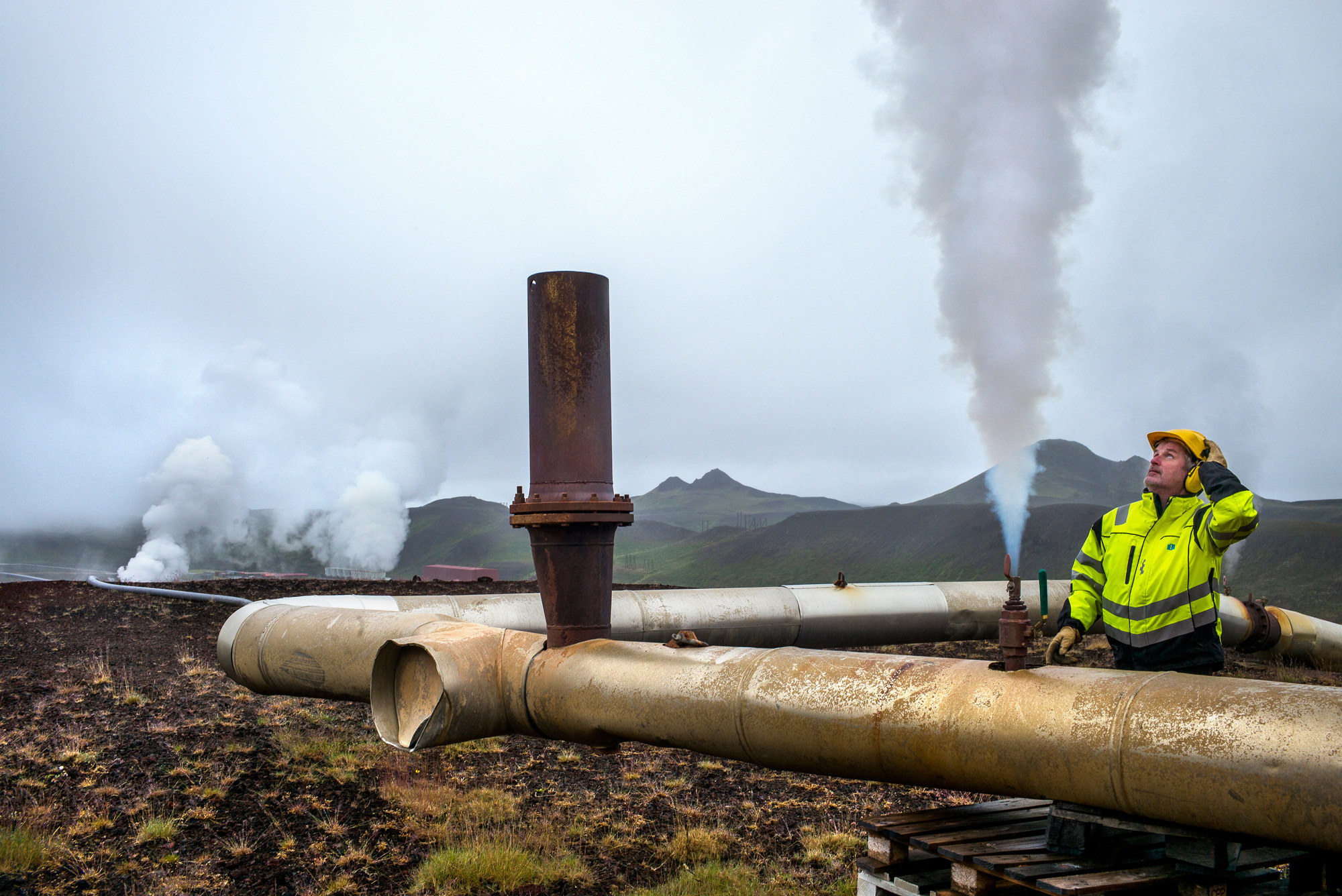 Photo gallery: Who in the world would live next to an active volcano ...