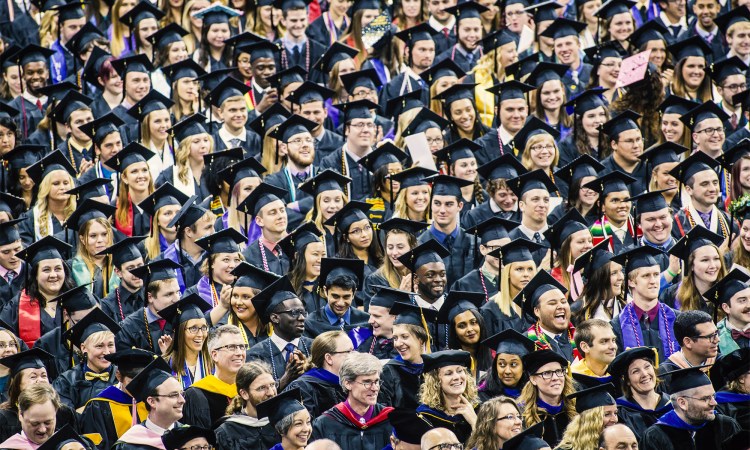 This writer analyzed 100 graduation speeches — here are the 4 tips they ...